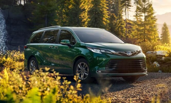 Top 7 Cars With Sliding Doors For Easy Access Of The Rear