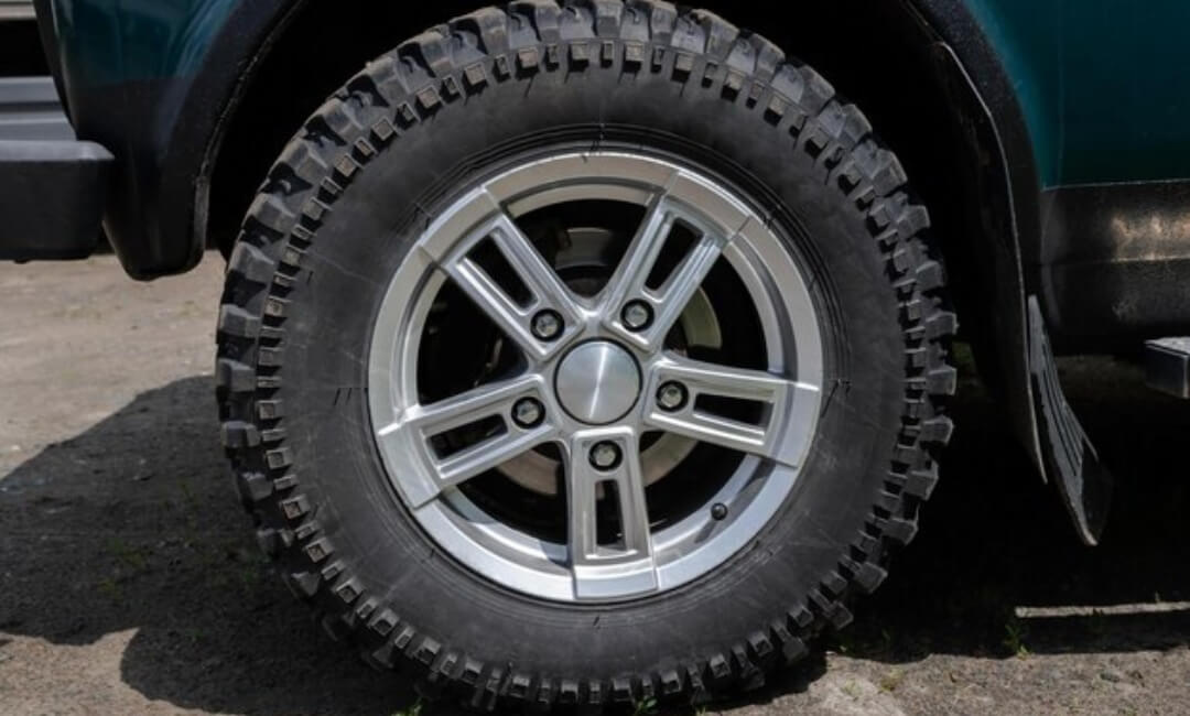 How to Find the Best Deals on 4x4 Wheel and Tyre Packages Online